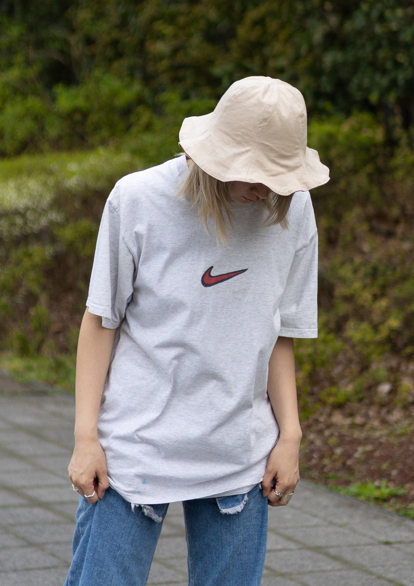 TULIP HAT / BEG – Jane Doe